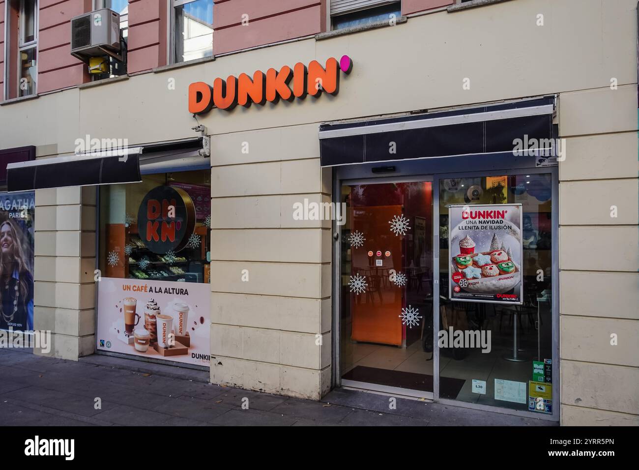 Storefront of Dunkin' Donuts on Gran Via, Madrid, Spain Stock Photo - Alamy
