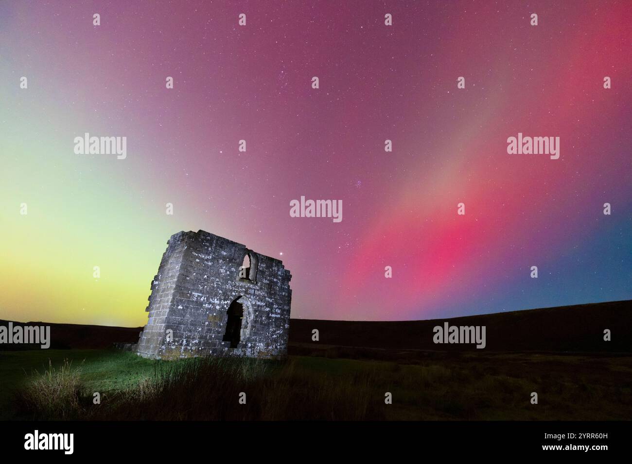 Stunning norther lights over Skelton Tower, Levisham in the North York ...