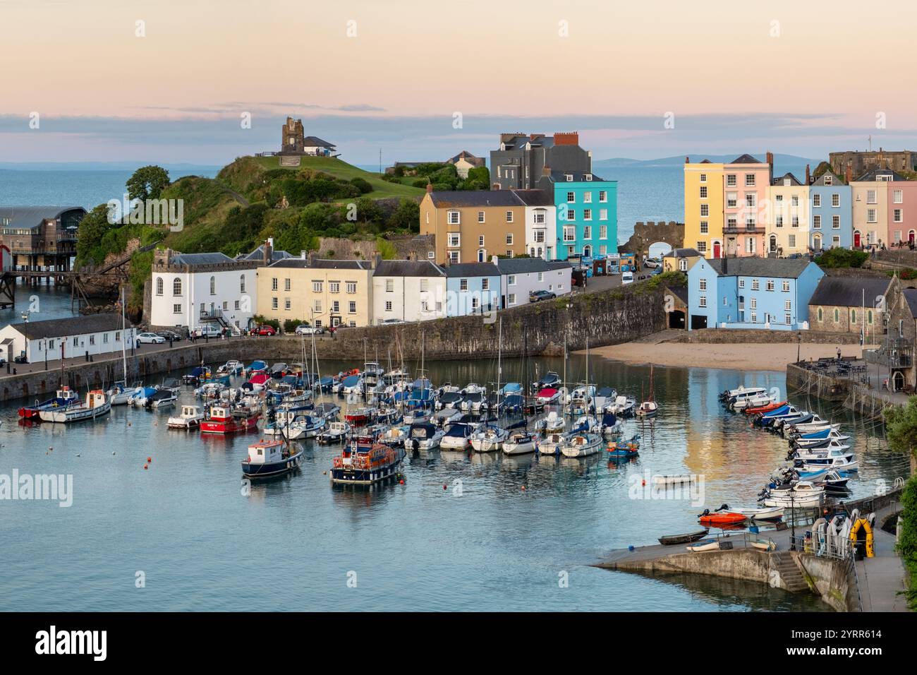 Tenby sunset hi-res stock photography and images - Alamy