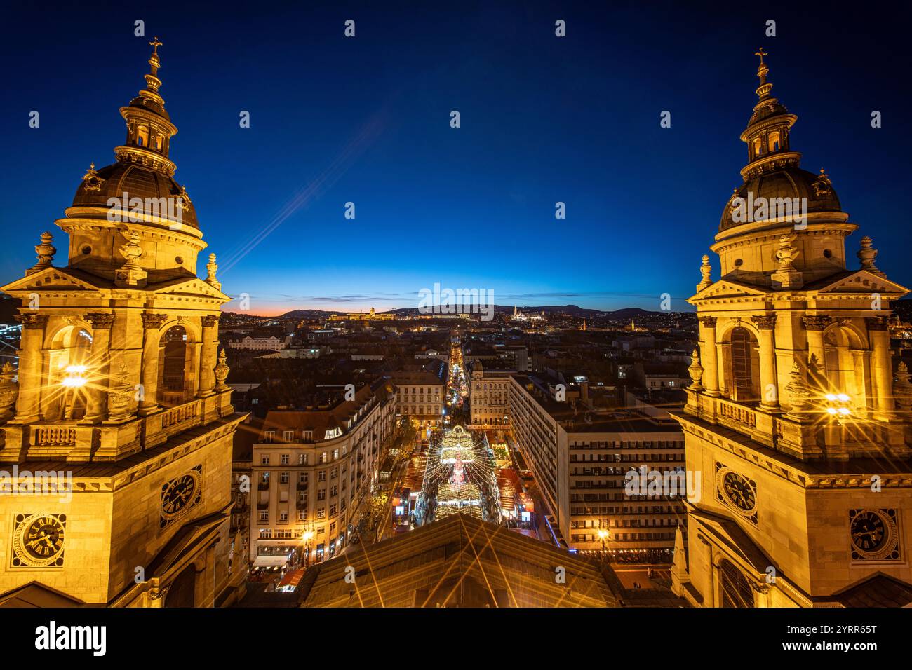 Szent Istvan Bazilika in Budapest with Christmas market Stock Photo - Alamy