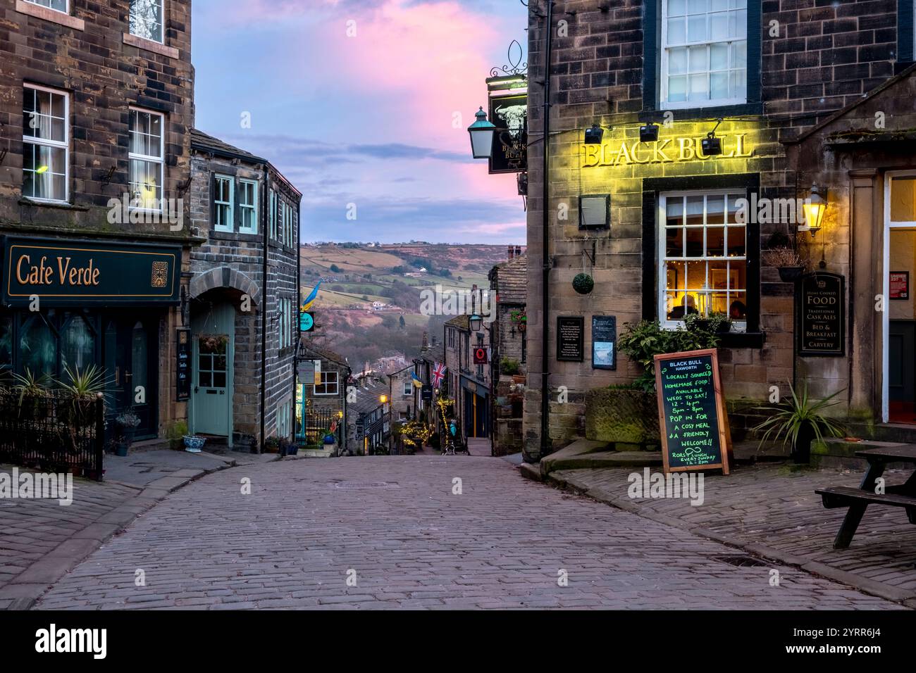 Black bull pub haworth hi-res stock photography and images - Alamy