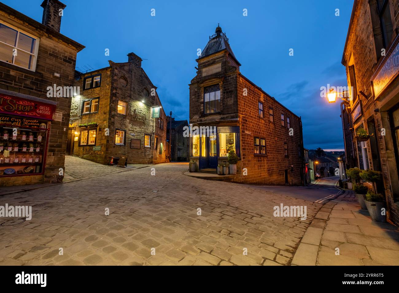 Looking up the High Street, Haworth, Keithl;ey Stock Photo - Alamy