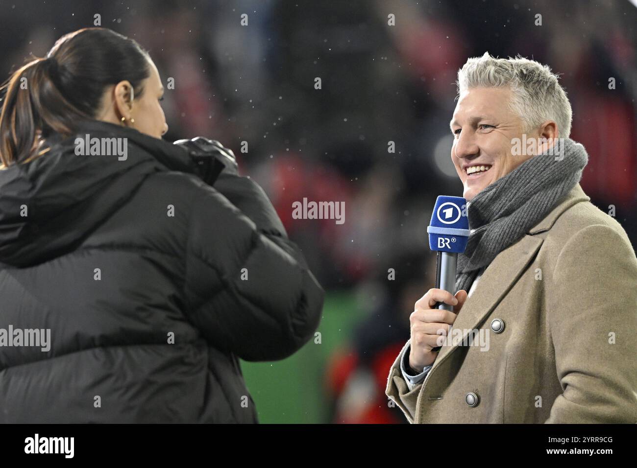 ARD presenter and reporter Esther Sedlaczek in an interview Microphone ...