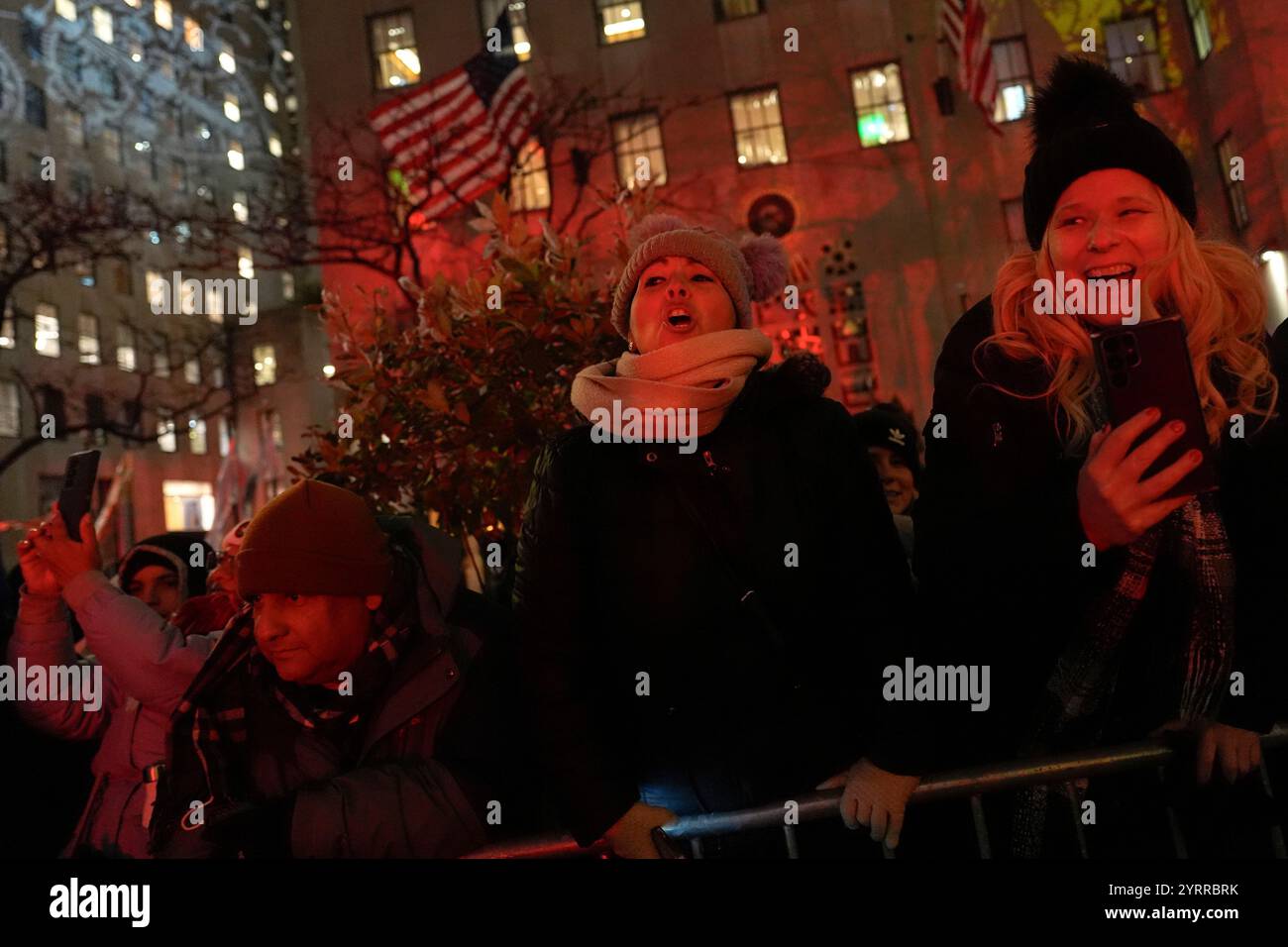 People arrive for the 92nd annual Rockefeller Center Christmas Tree ...