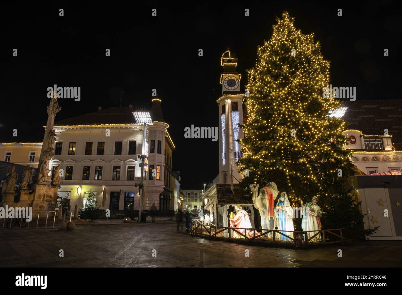 Behind christmas tree old hi-res stock photography and images - Alamy