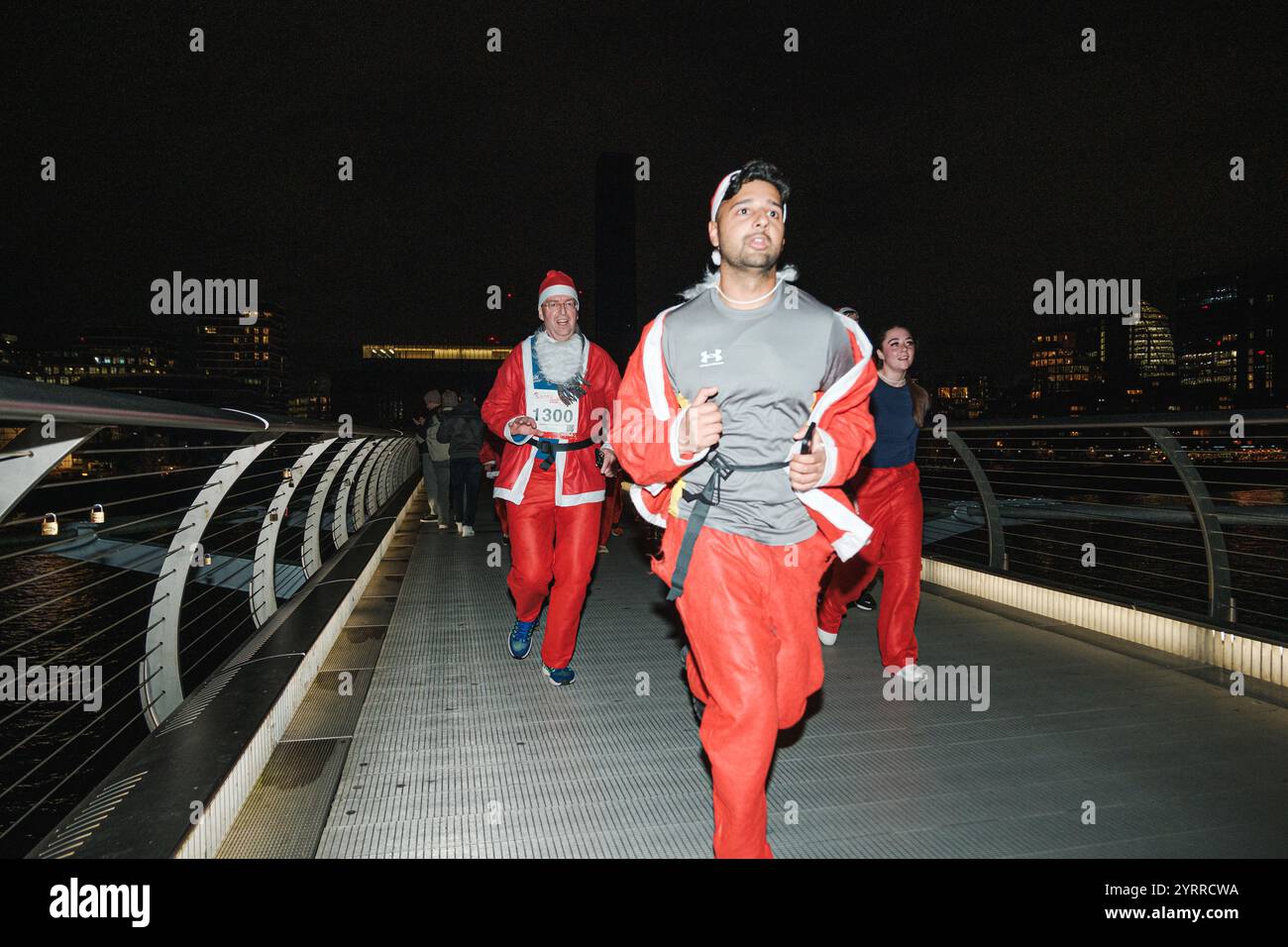 Hundreds of people dress up as Santa Claus for the Santa Run London ...
