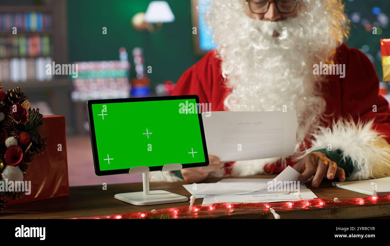 Santa leaving presents hi-res stock photography and images - Alamy