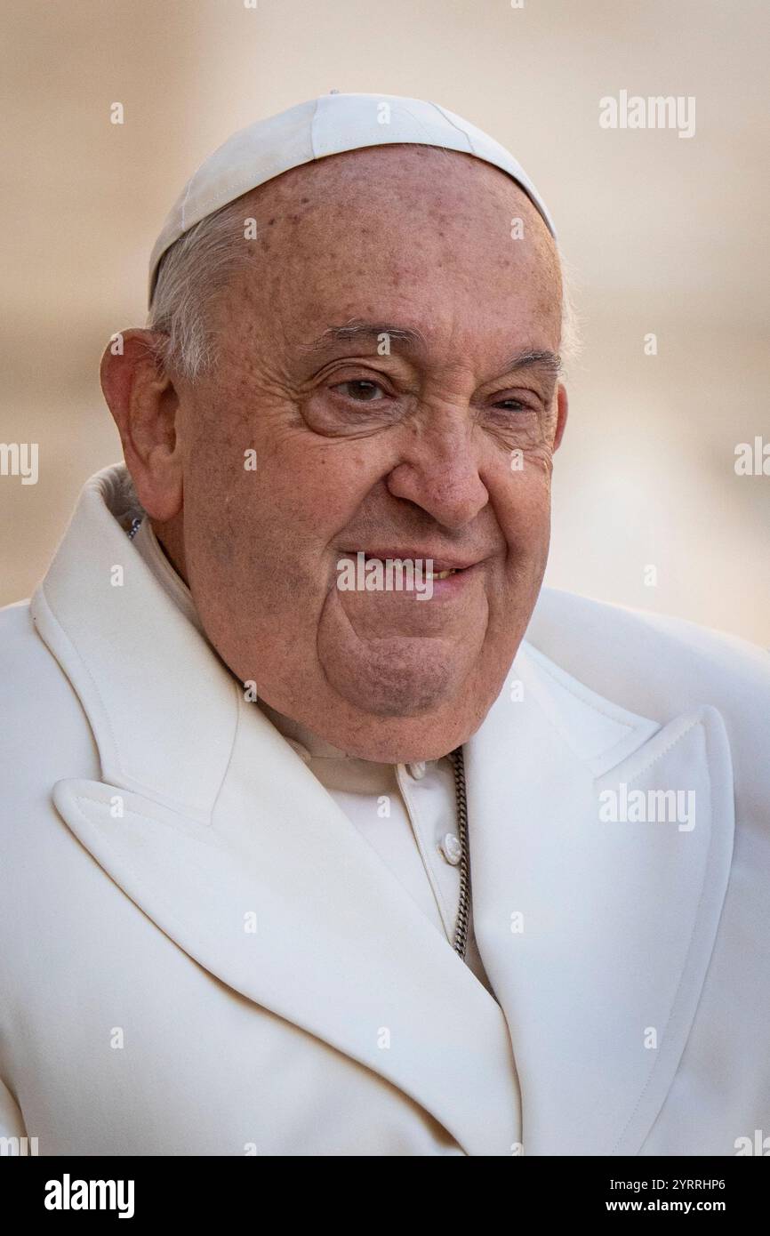Pope Francis arrives in St. Peter's Square for his traditional ...
