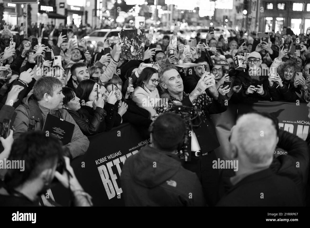 Singer robbie williams on Black and White Stock Photos & Images - Alamy