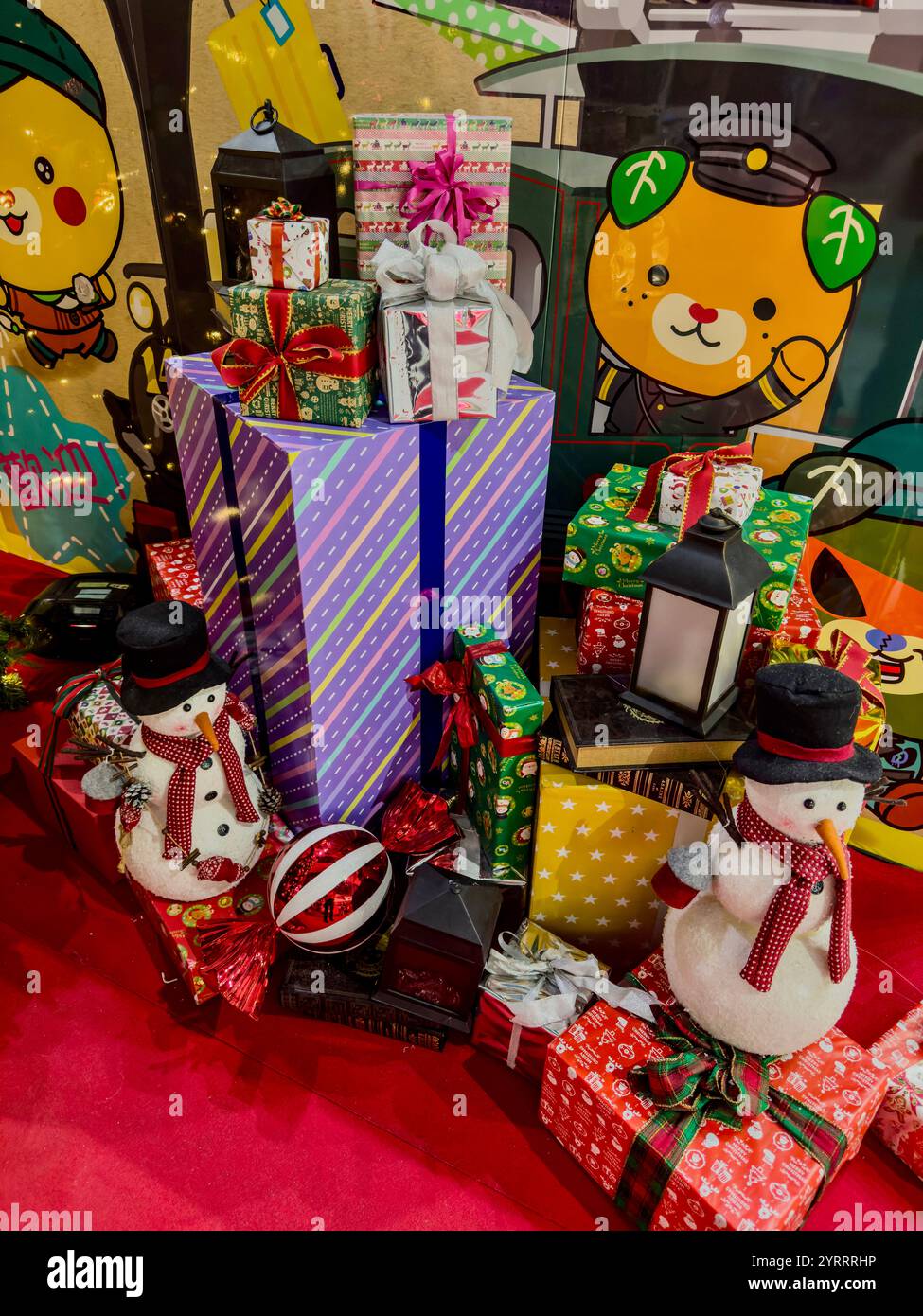 Wrapped well hi-res stock photography and images - Alamy