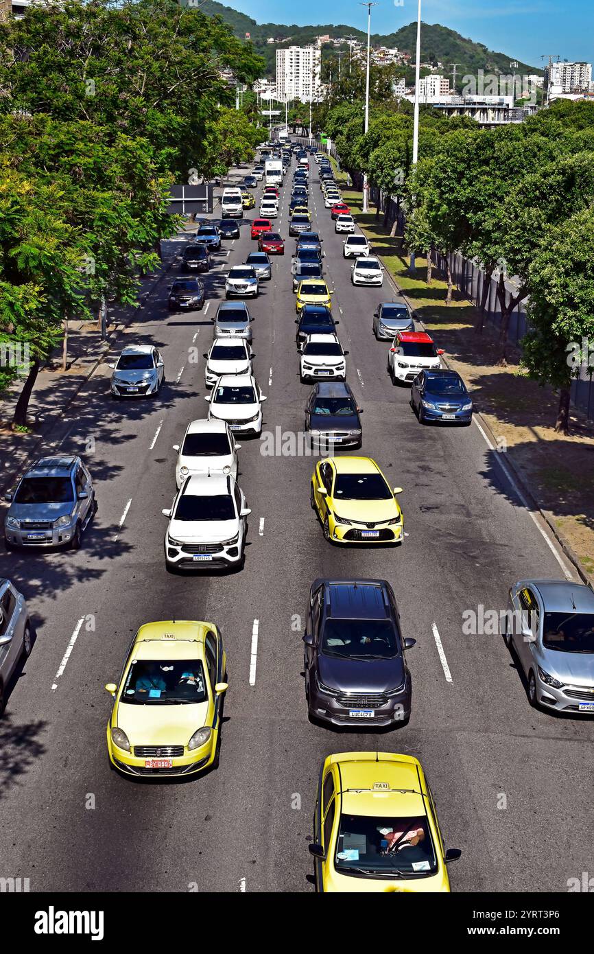 RIO DE JANEIRO, BRAZIL - November 26, 2024: Morning traffic on Rei Pelé ...