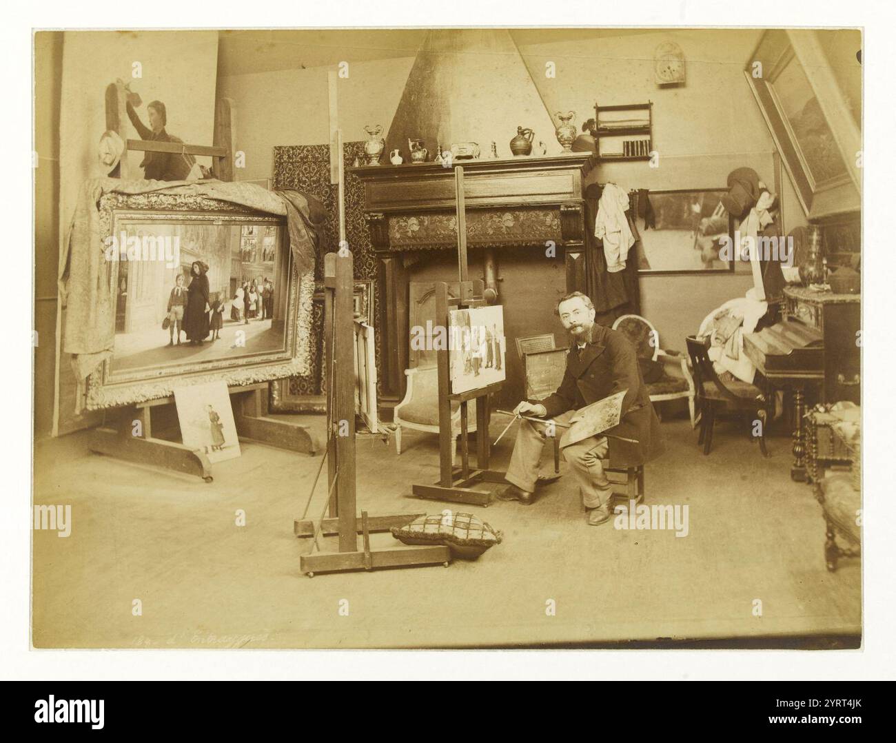 Charles Bertrand d'Entraygues dans son atelier 1900 Stock Photo - Alamy