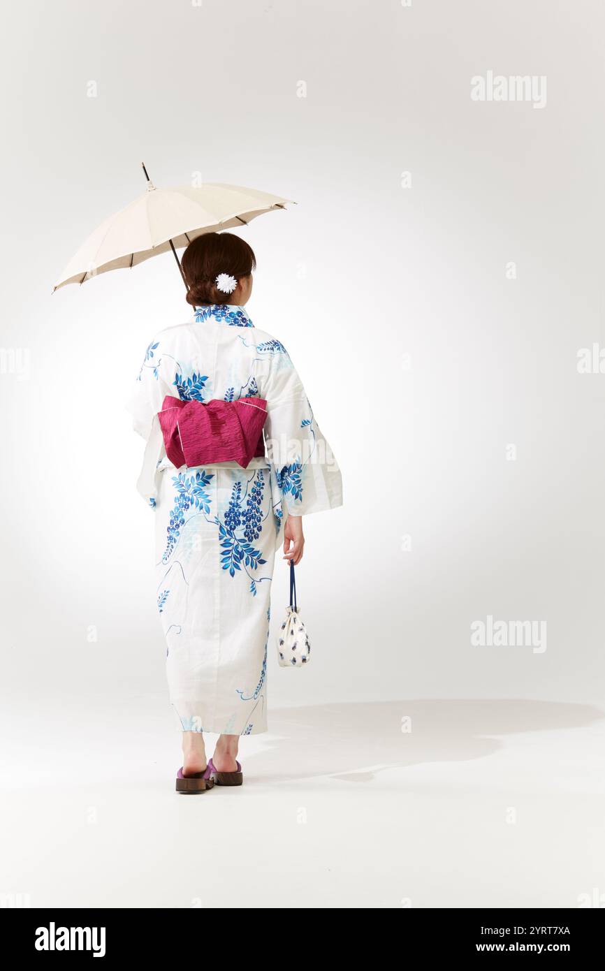 Woman facing backwards hi-res stock photography and images - Alamy