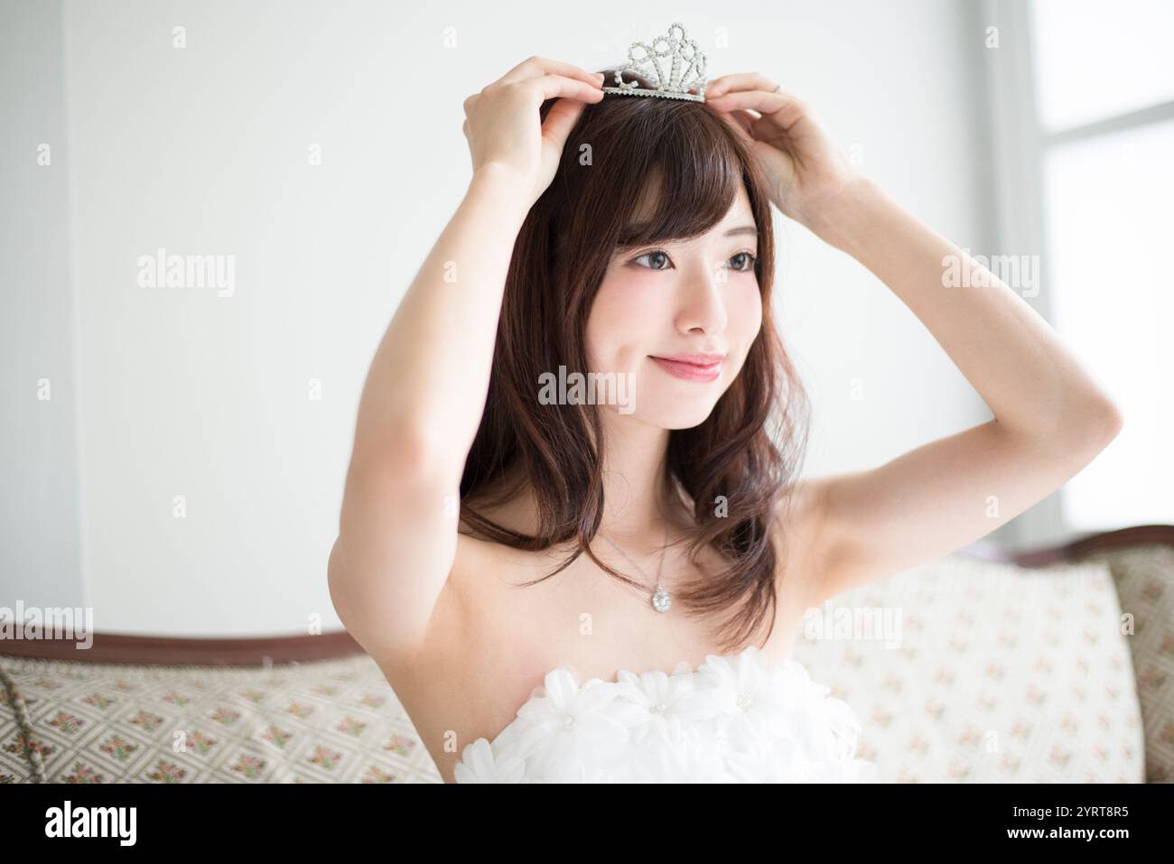 Woman wearing a tiara hi-res stock photography and images - Alamy