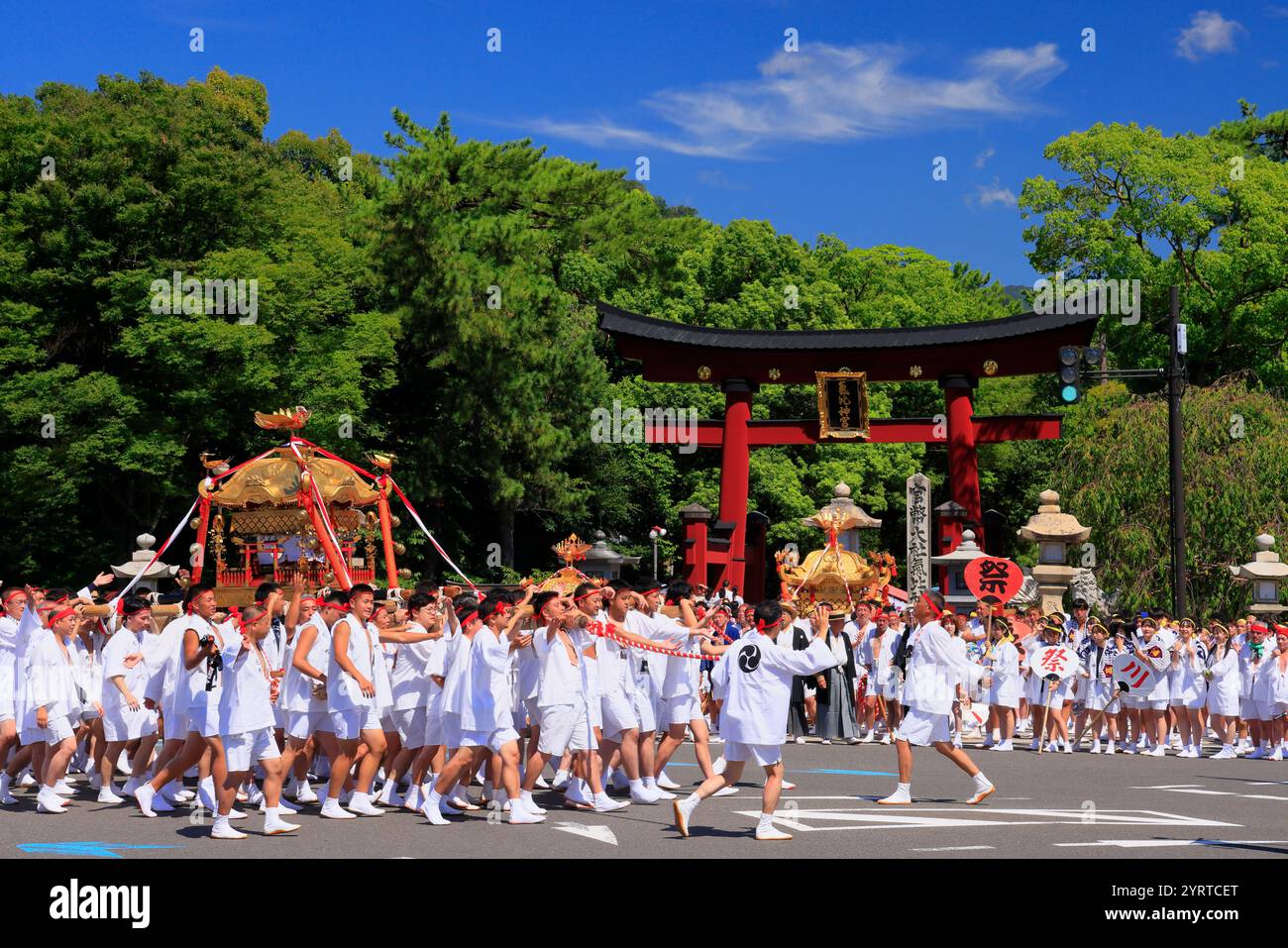 Tsuruga Festival: Mikoshi Procession, Tsuruga City, Fukui Prefecture ...