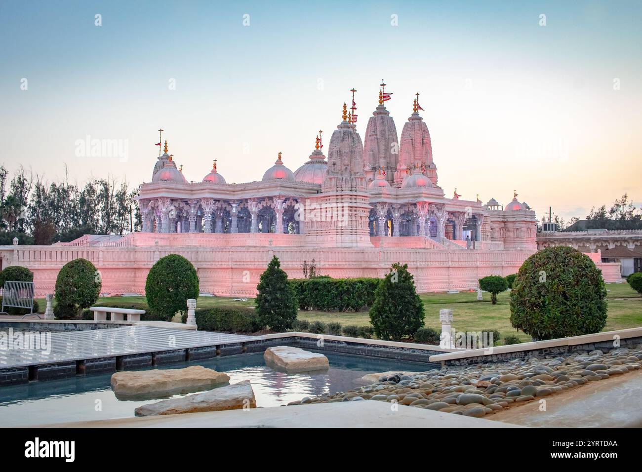 Baps shri swaminarayan mandir hi-res stock photography and images - Alamy