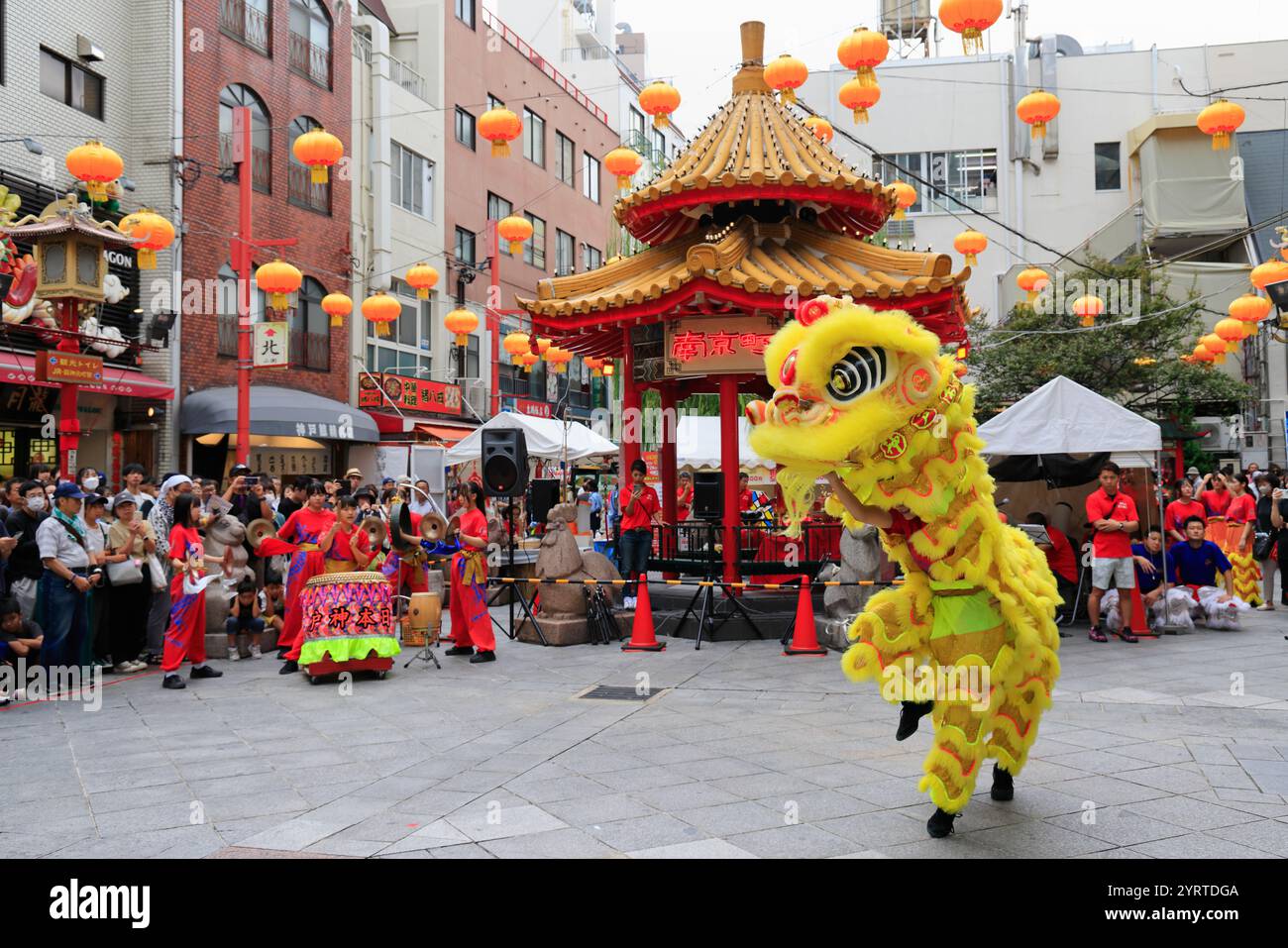 Nankinmachi Mid-Autumn Festival Lion Dance, Kobe City, Hyogo Prefecture ...
