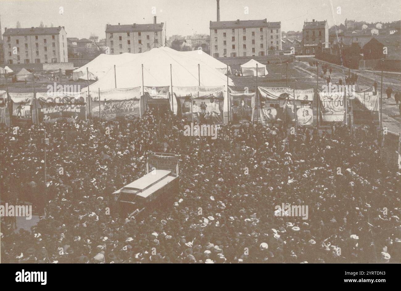 Charles Popineau (1871-1948) - Le cirque Barnum et Bailey Stock Photo ...