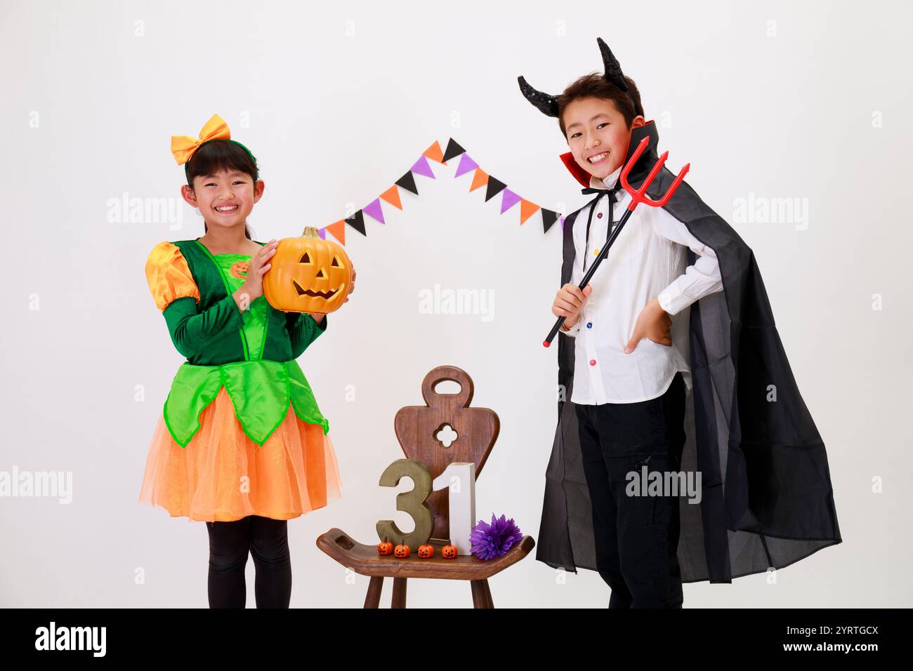 Sister costume hi-res stock photography and images - Alamy