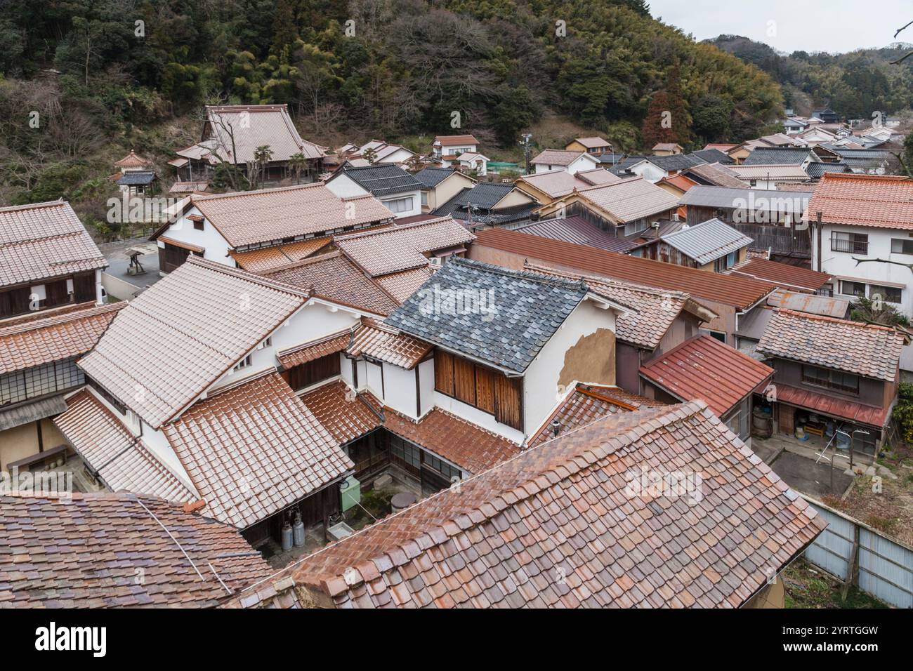 Row of Sekishu tile houses Stock Photo - Alamy
