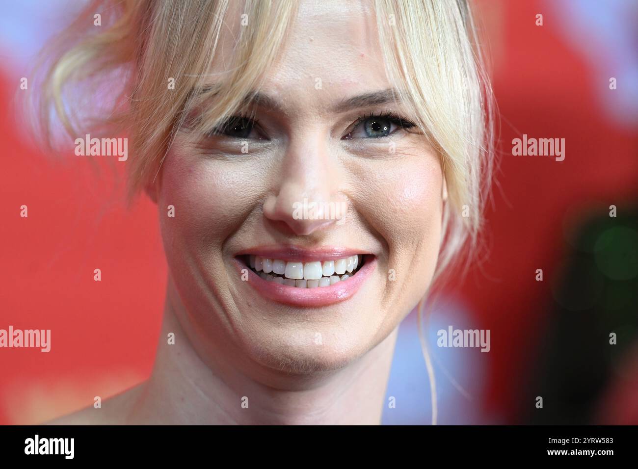 Munich, Germany. 04th Dec, 2024. Actress Jessica Madsen comes to ...