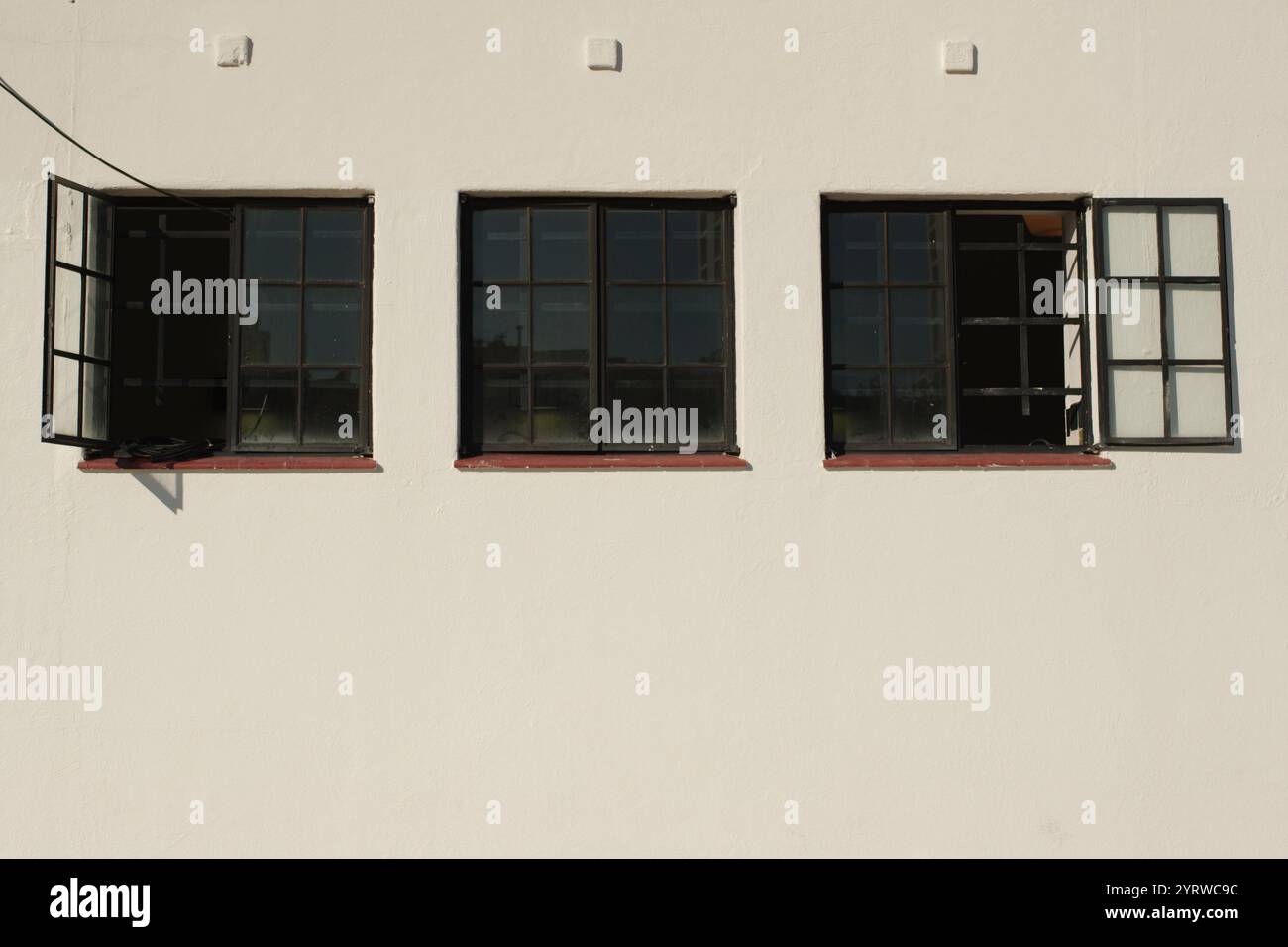 Isolated on the side of a white stucco building hi-res stock photography and images - Alamy