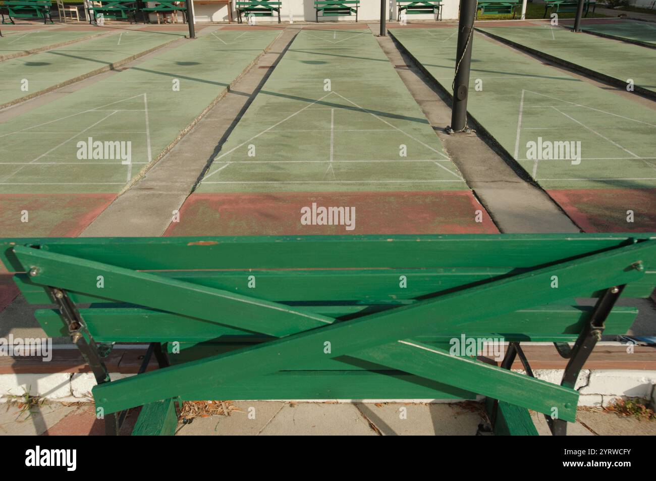 Outdoor shuffleboard courts hi-res stock photography and images - Alamy