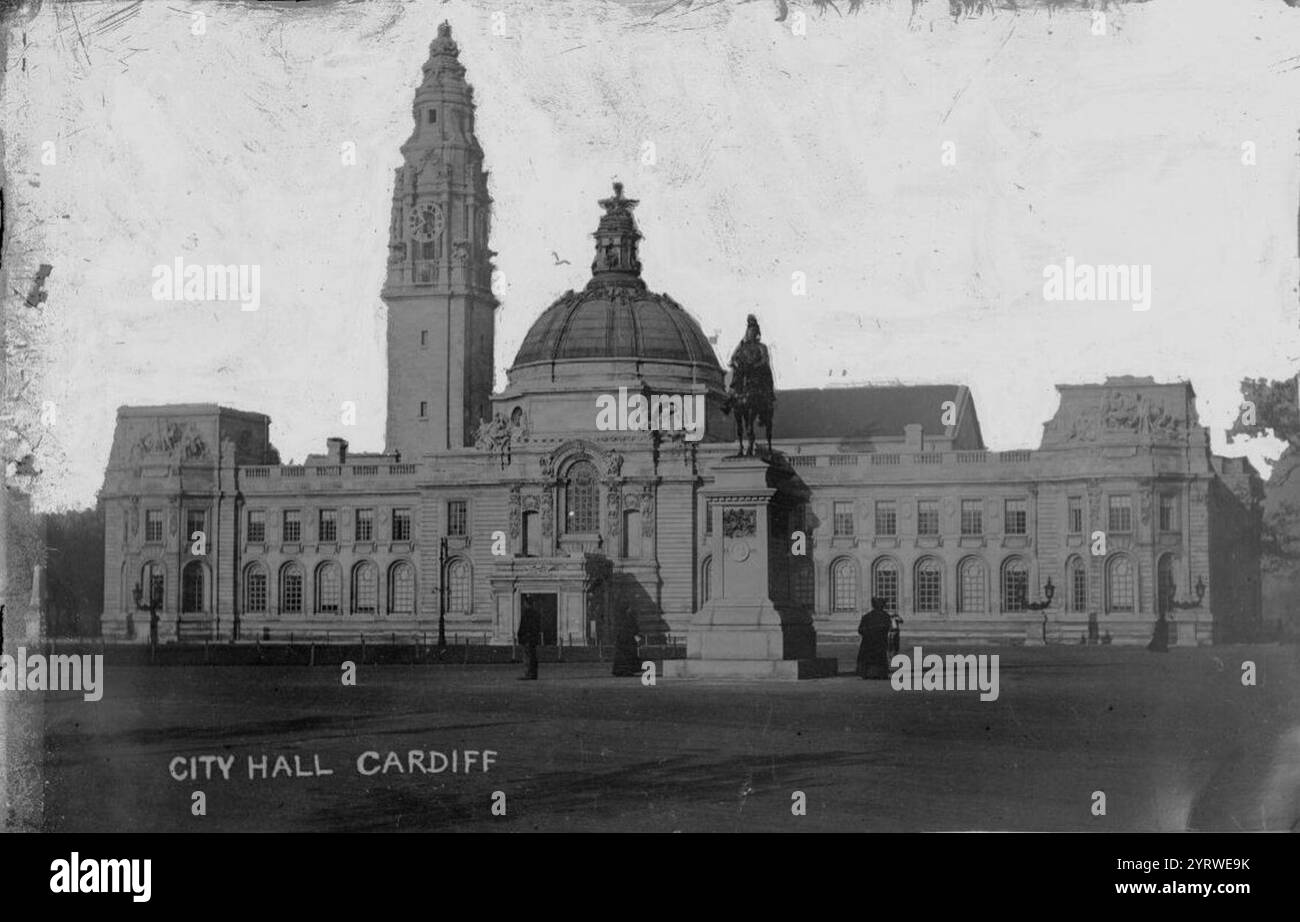 Cardiff city hall Black and White Stock Photos & Images - Alamy