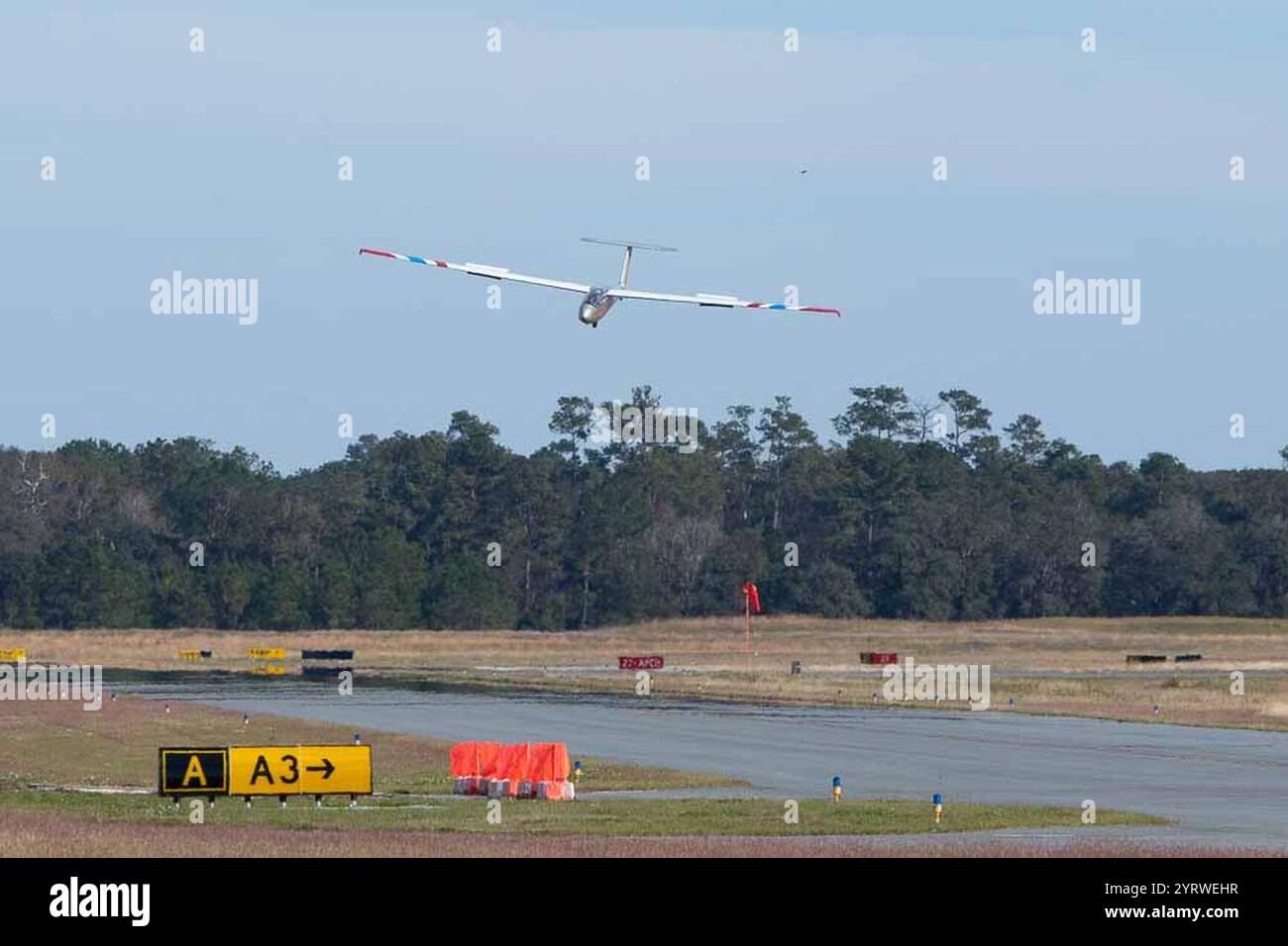 Civil Air Patrol Glider on Final Approach for Landing Stock Photo - Alamy