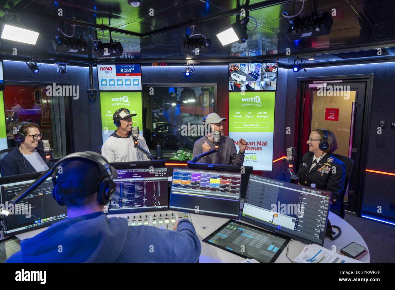 CNO Speaks with Australian Radio Show (8549175 Stock Photo - Alamy