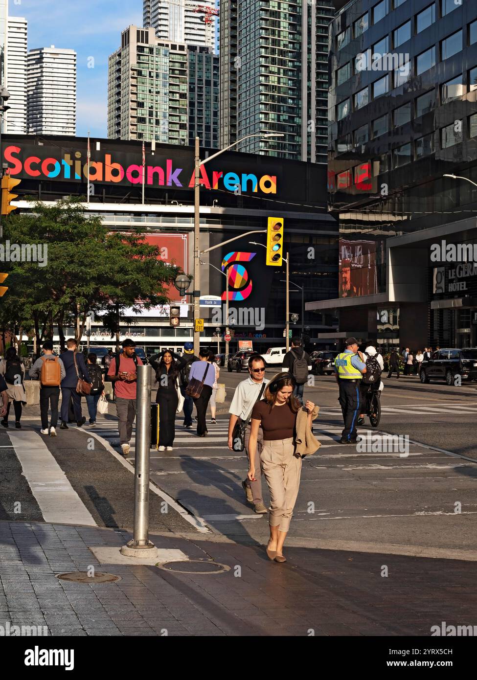 Scotiabank toronto exterior hi-res stock photography and images - Alamy