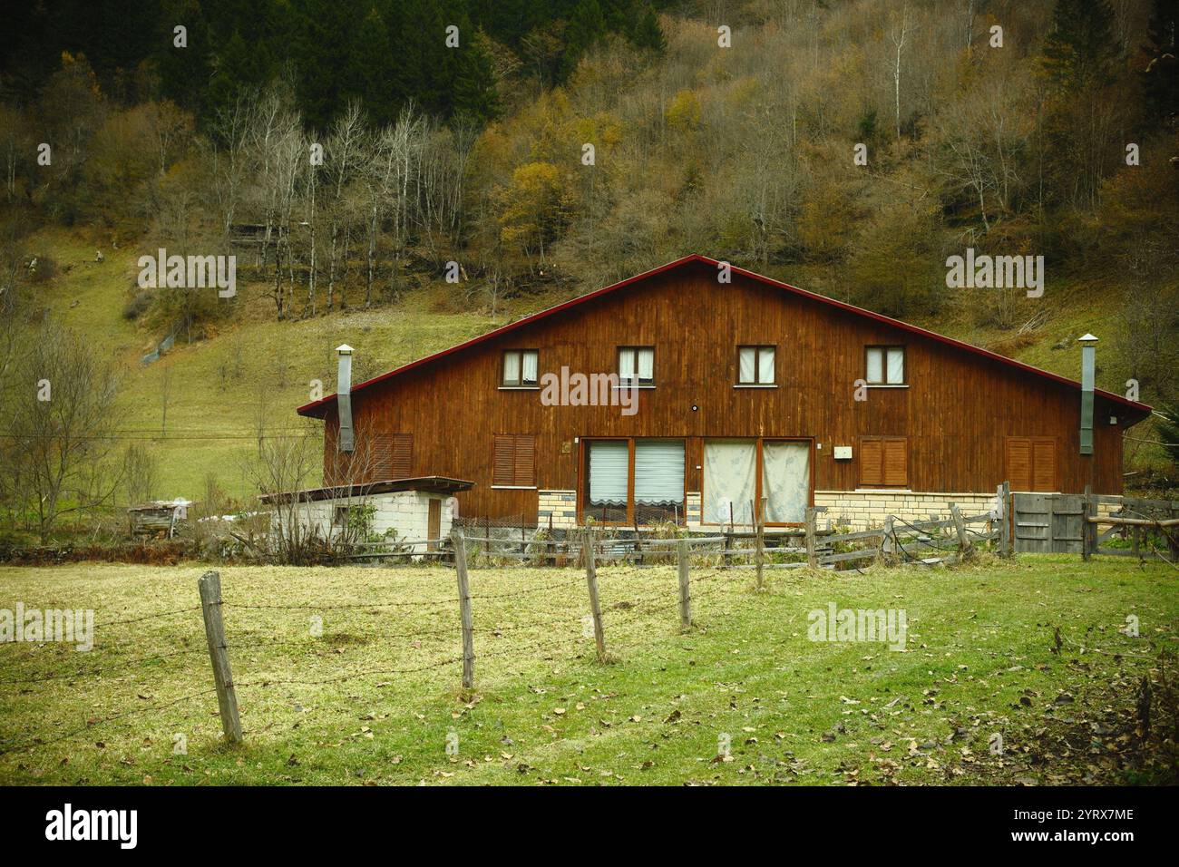 Barnyard tranquility hi-res stock photography and images - Alamy