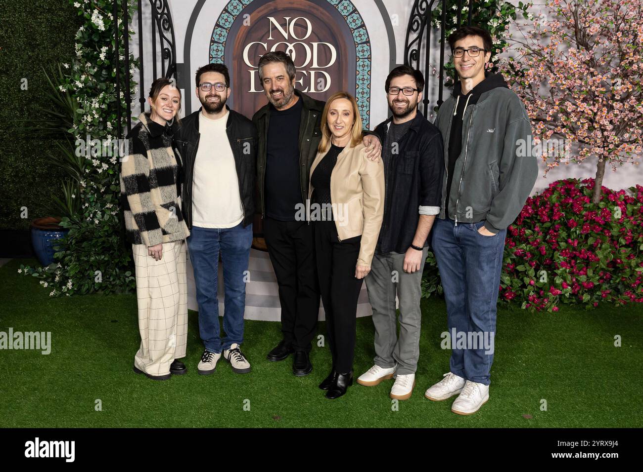 Anna romano and ray romano hi-res stock photography and images - Alamy