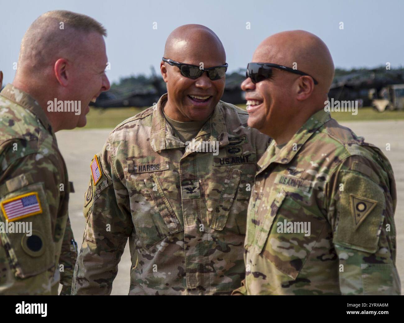 Colonel Shawn Harris greets Major General John Harris Stock Photo - Alamy
