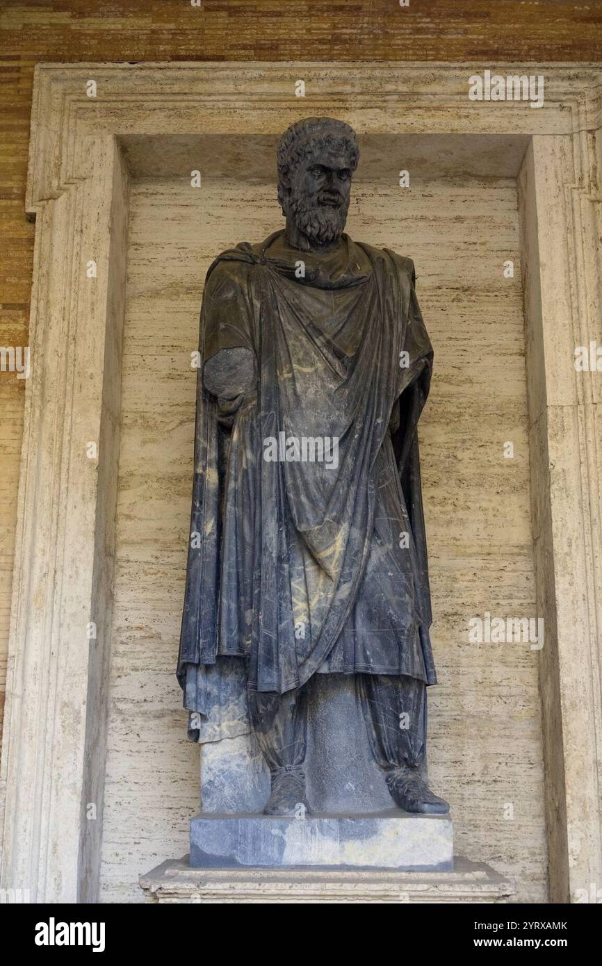 Dacian statue hi-res stock photography and images - Alamy