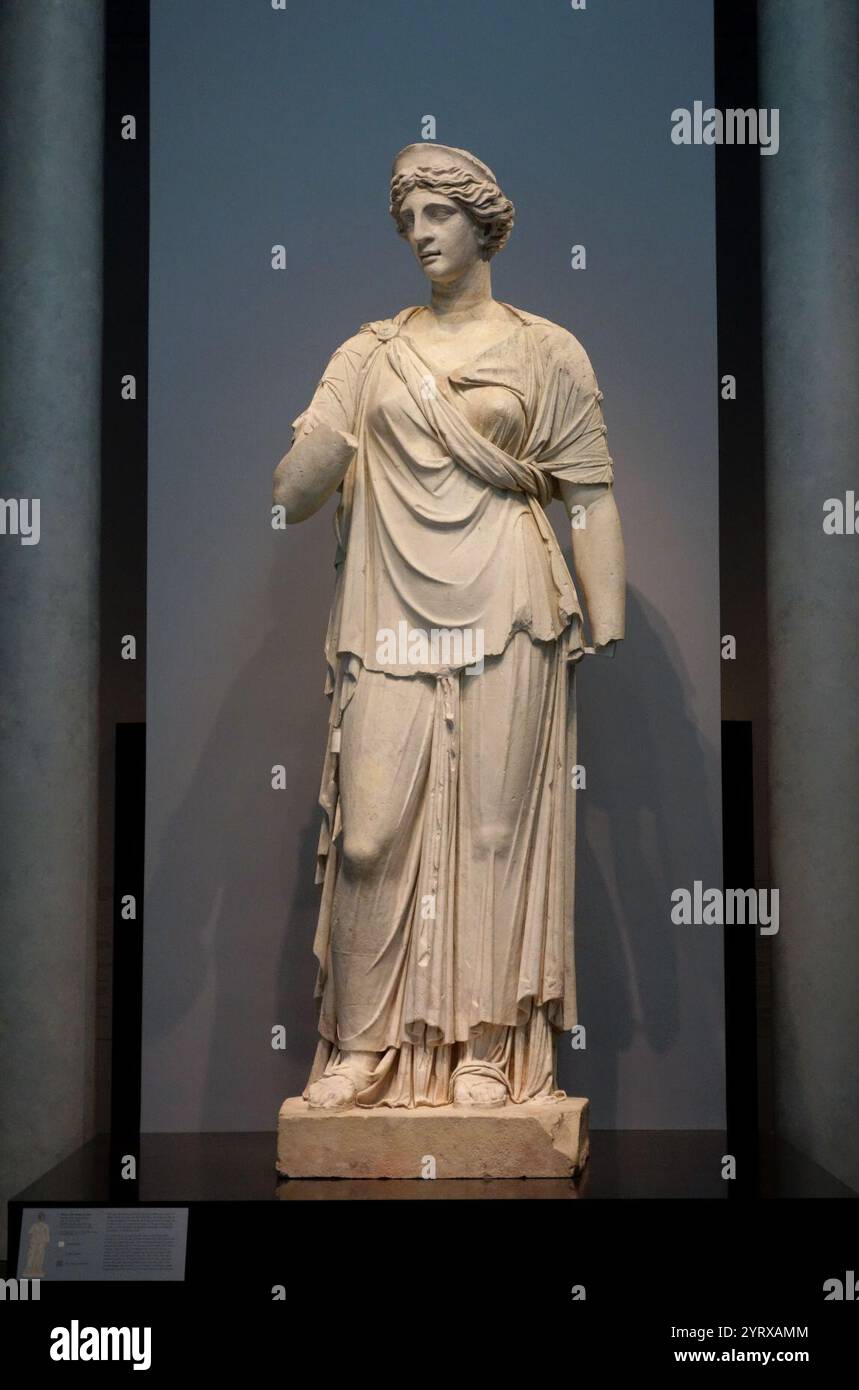 Colossal statue of a goddess Stock Photo - Alamy