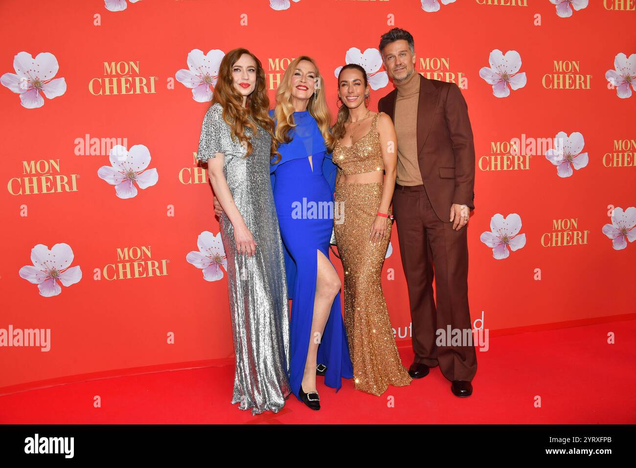 Jerry Hall mit Tochter Elizabeth Jagger und Annemarie und Wayne ...