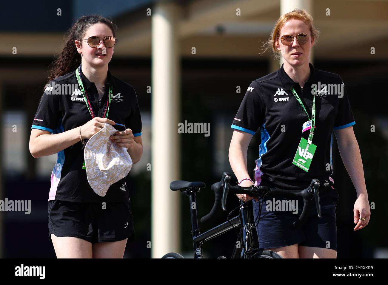 Abu Dhabi, Abu Dhabi. 05th Dec, 2024. (L to R): Abbi Pulling (GBR ...