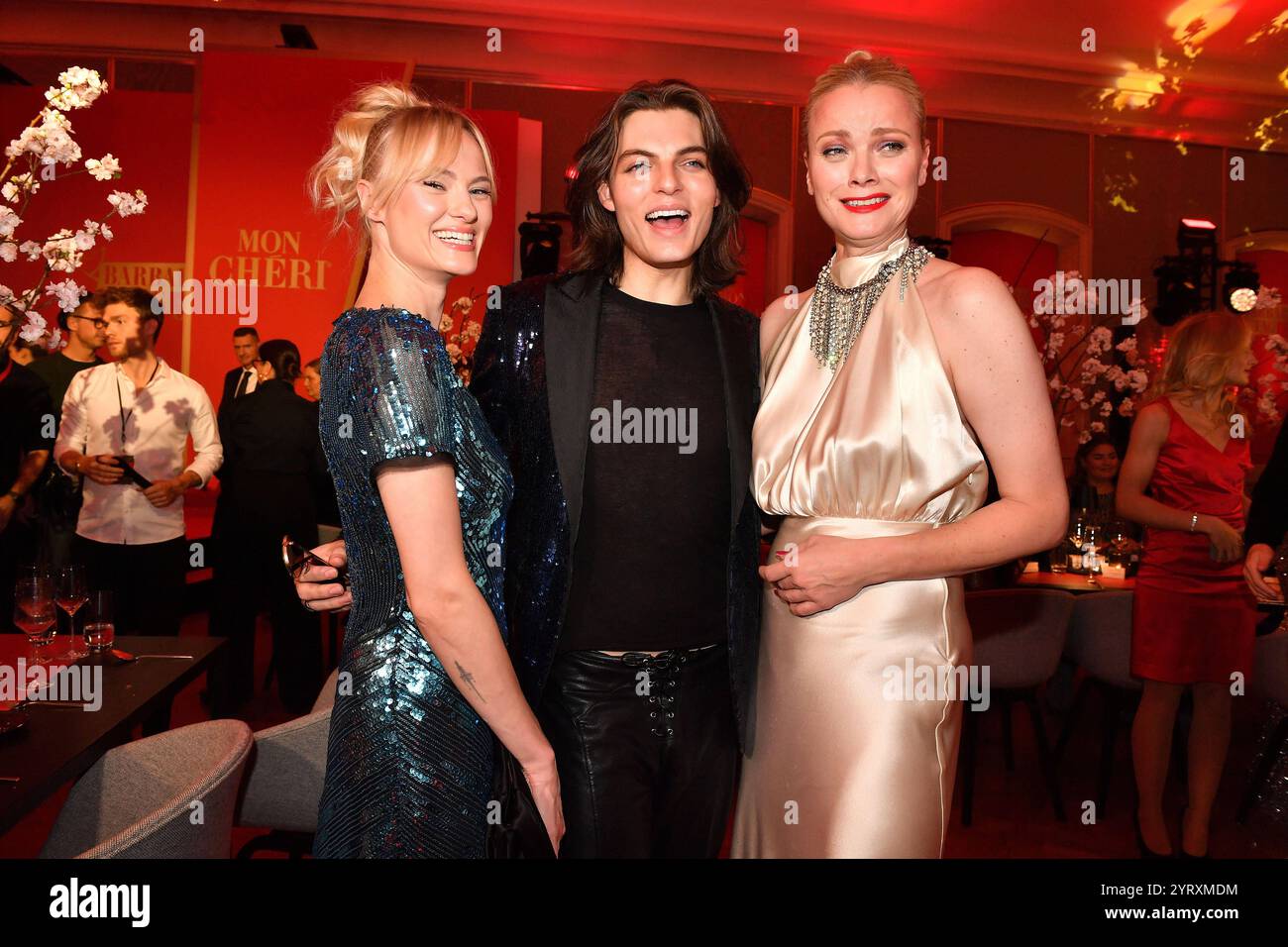 Jessica Madsen, Damian Hurley und Franziska Knuppe beim Mon Cheri ...