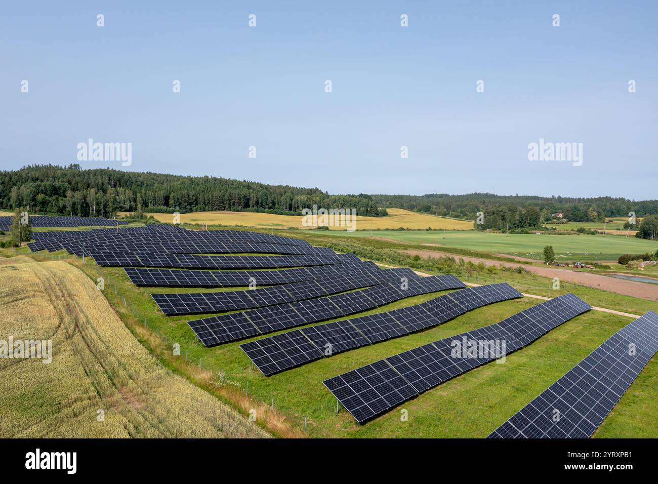 Solar farm in countryside large hi-res stock photography and images - Alamy