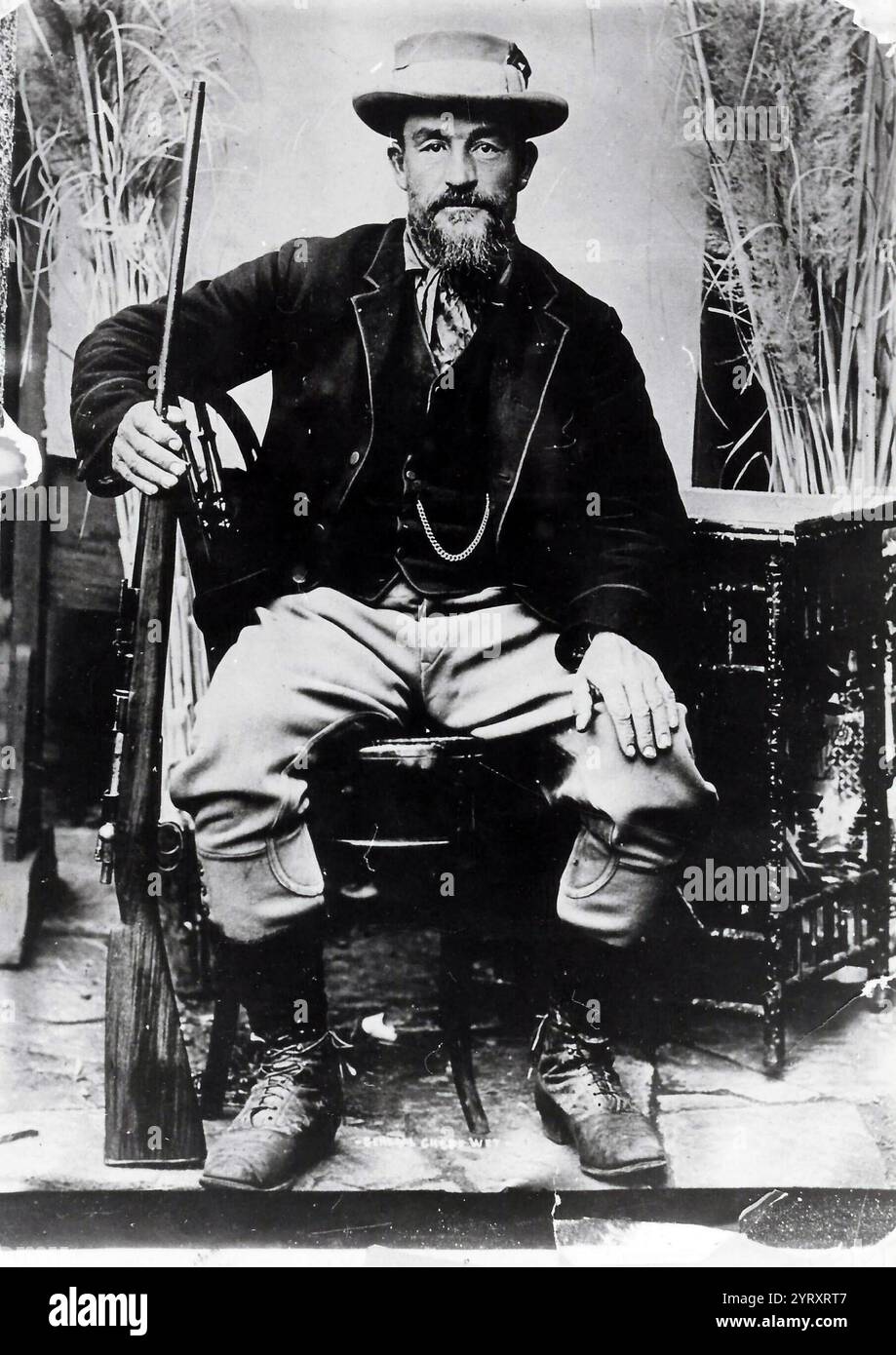 African rebel fighter hi-res stock photography and images - Alamy