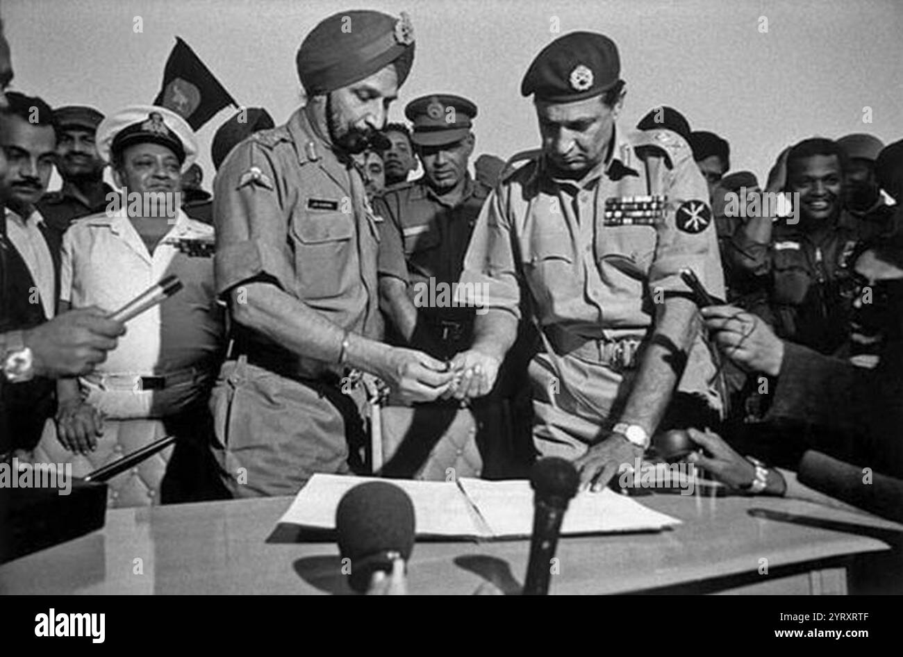 Pakistan army surrender hi-res stock photography and images - Alamy