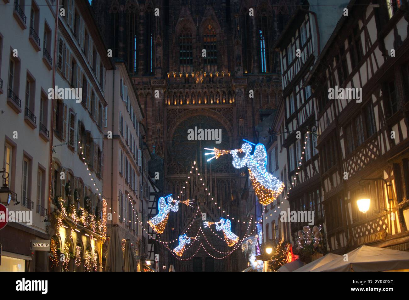 Christmas market Strasbourg - Marché de Noël Strasbourg Stock Photo - Alamy