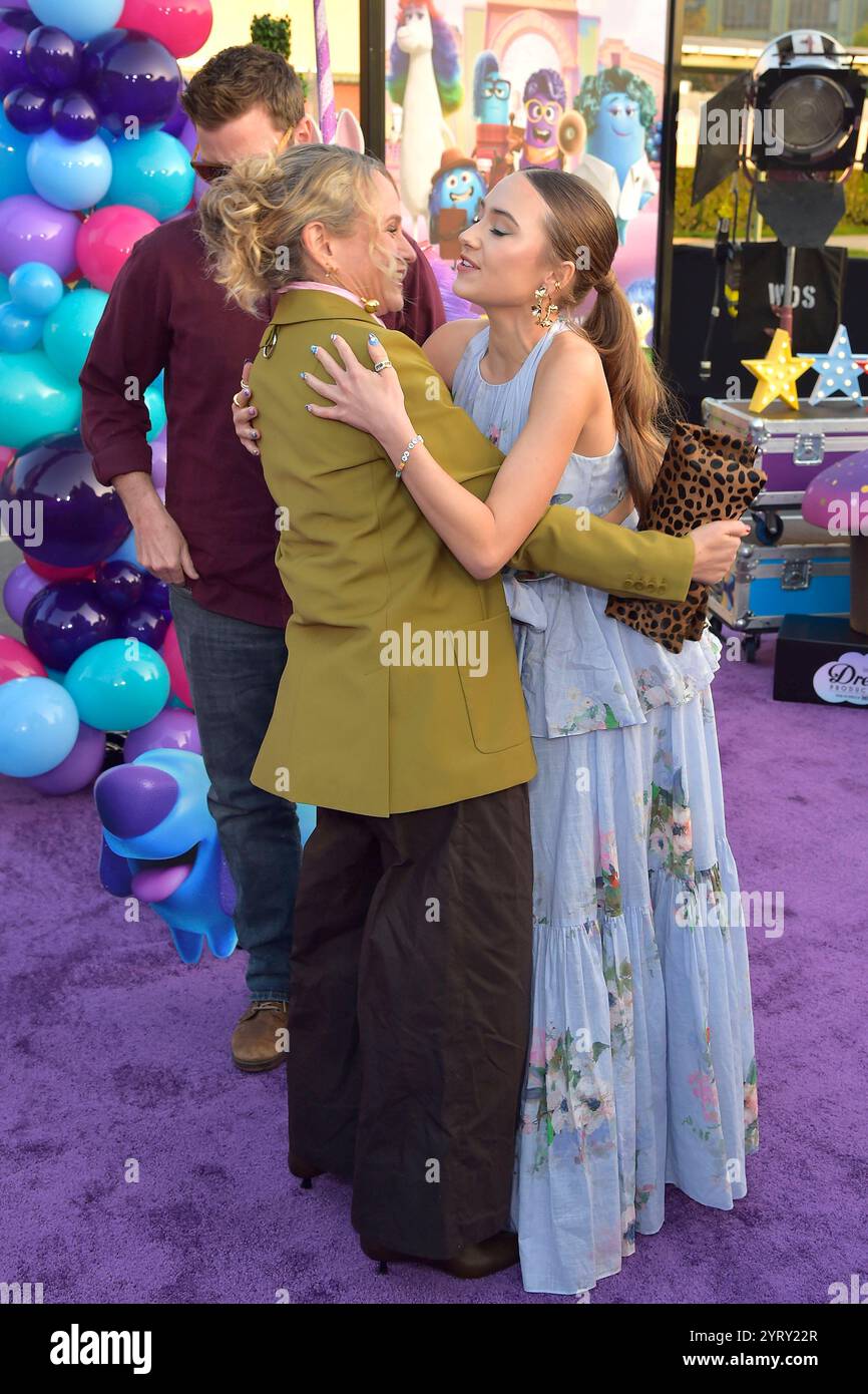 Austin Madison, Jaclyn Simon und Kensington Tallman beim Launch Event ...