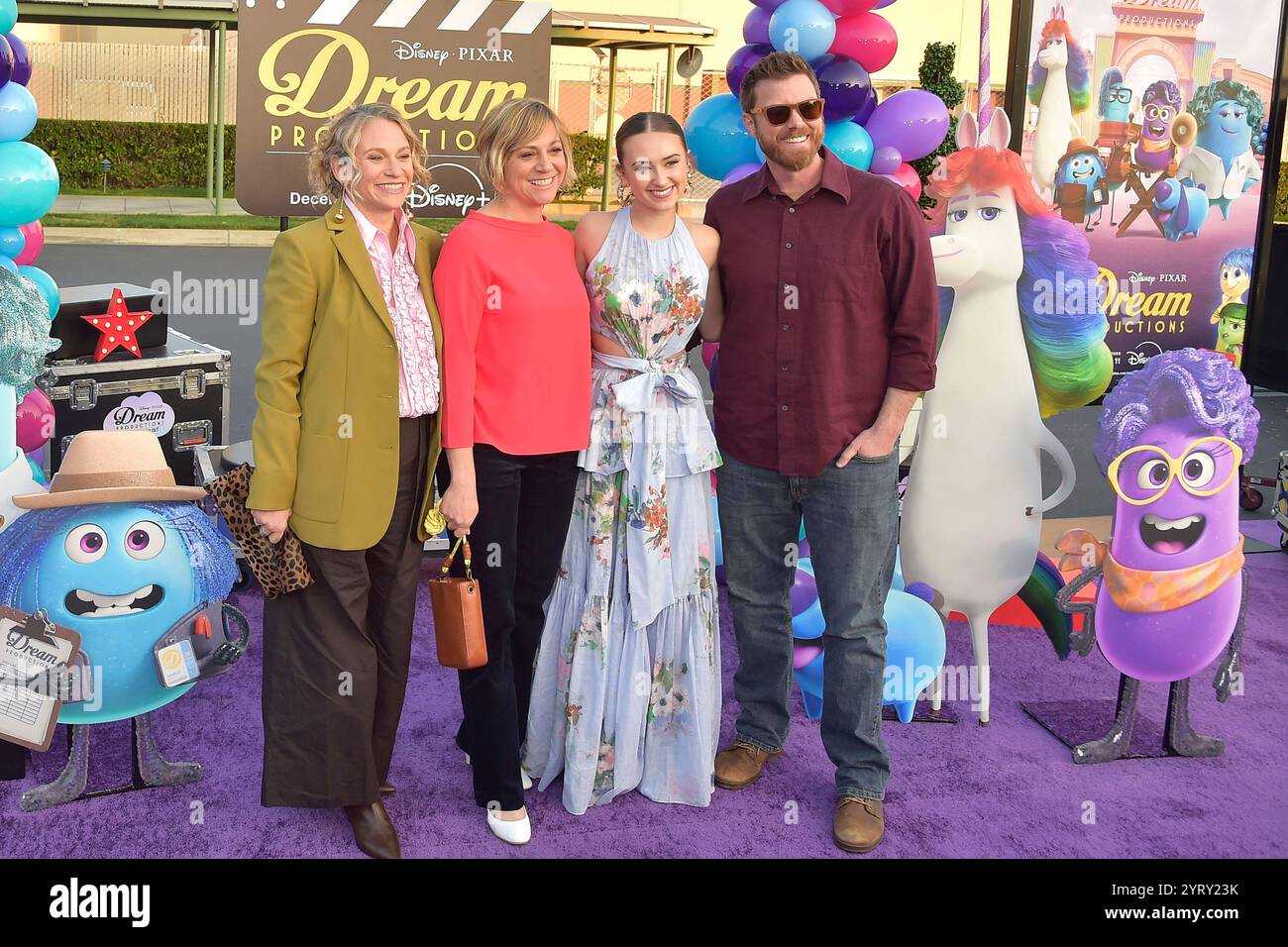 Valerie LaPointe, Jaclyn Simon, Kensington Tallman und Austin Madison ...