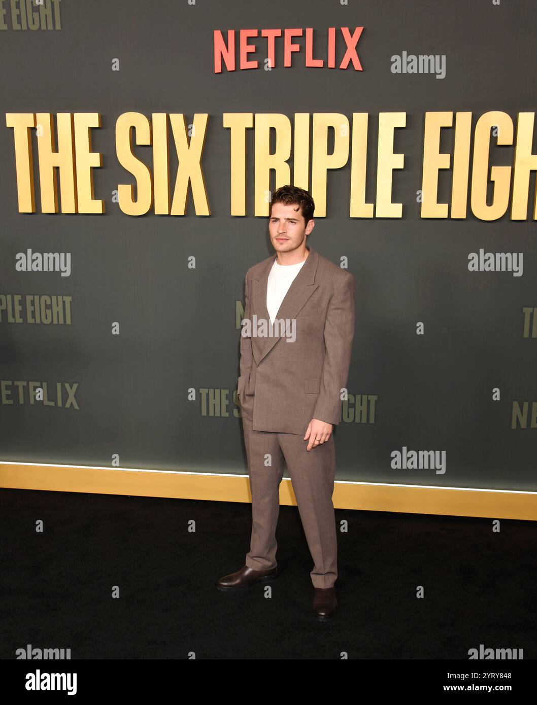 LOS ANGELES, CALIFORNIA - DECEMBER 03: Greg Sulkin attends the premiere ...