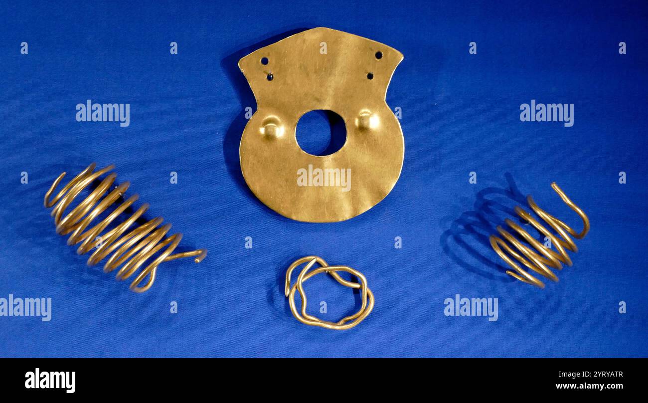 Early Bronze Age, gold jewellery Disk and bracelet from Tiszaszollos ...