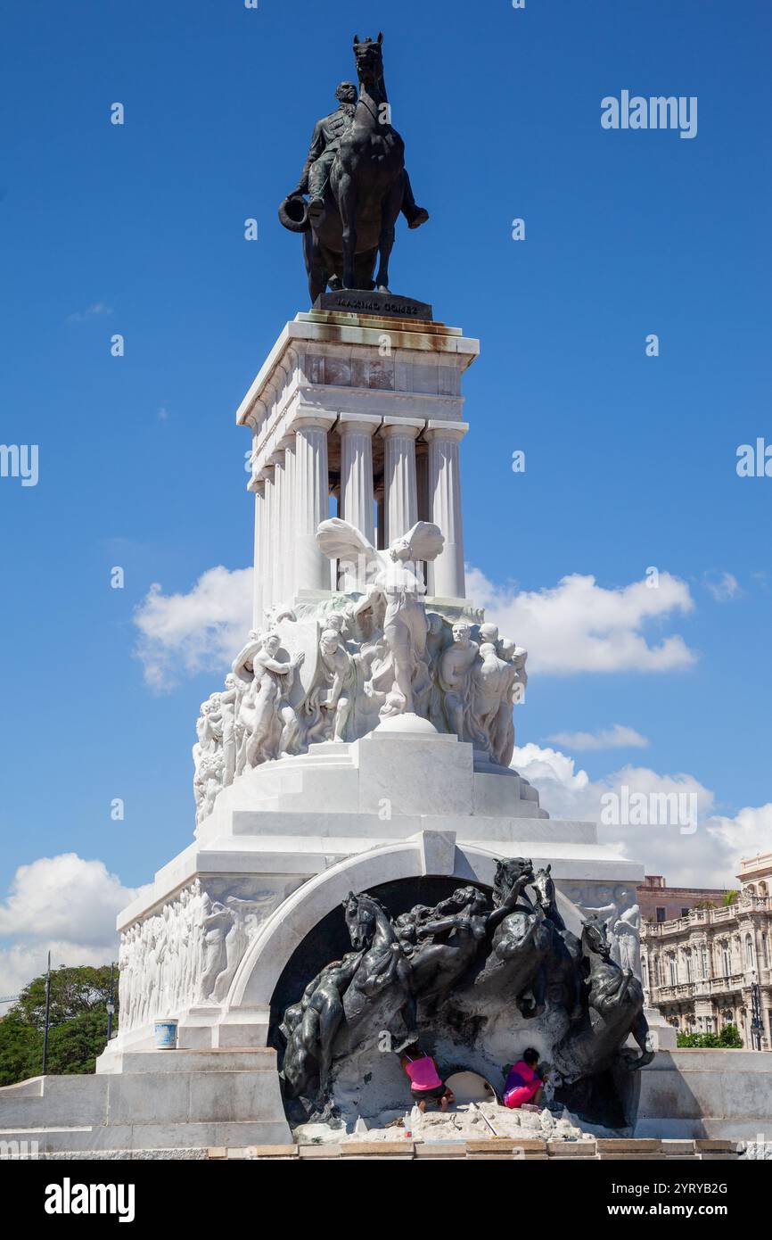 The General Maximo Gomez monument in downtown La Habana, Havana, Cuba ...