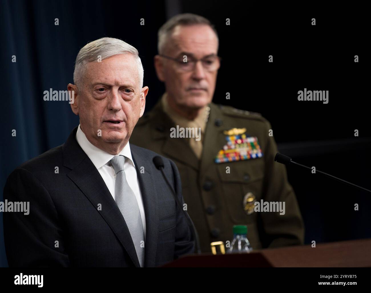 Reporters brief hi-res stock photography and images - Alamy