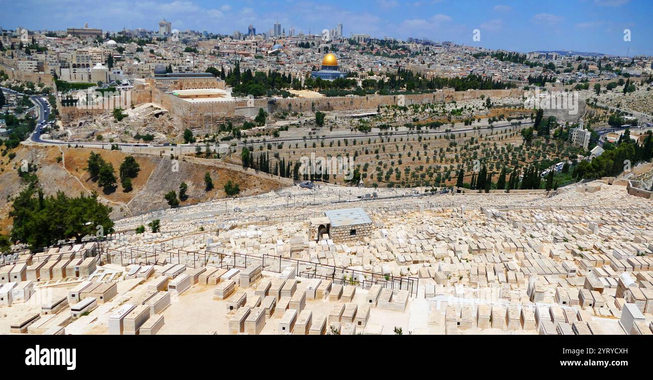 The El Aqsa and Dome of the Rock, (Qubbat al-Sakhrah), mosques, on the ...
